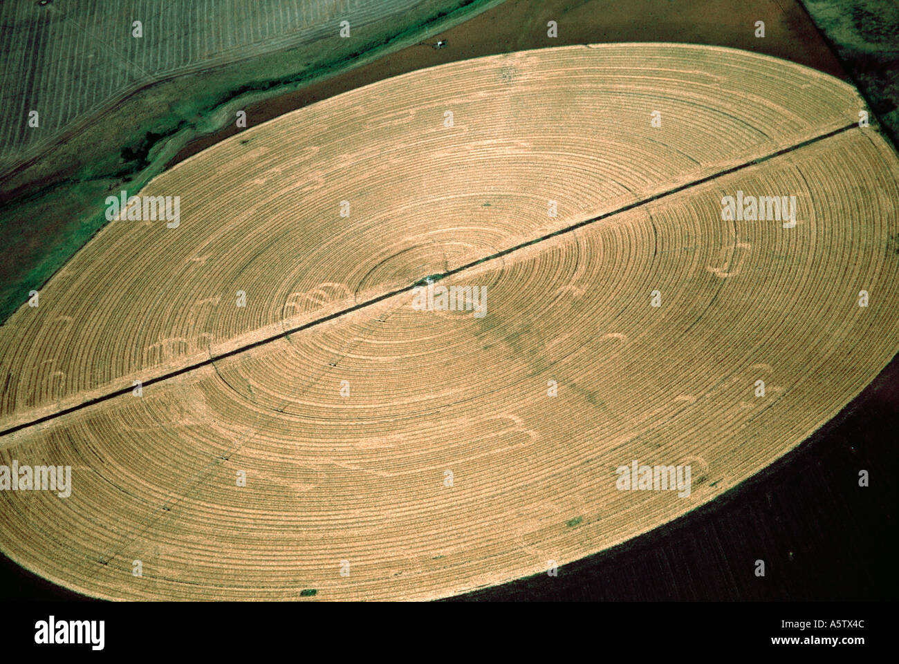Crop circle hi-res stock photography and images - Alamy