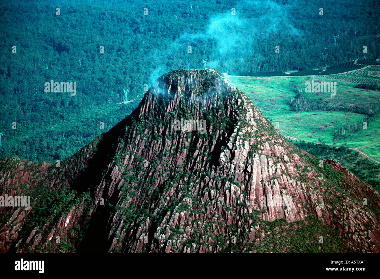 Mount beerwah hi-res stock photography and images - Alamy