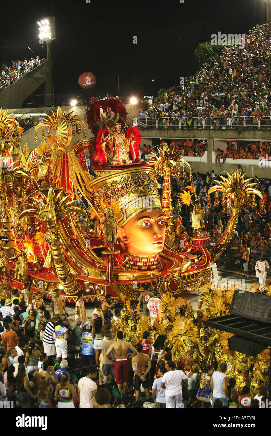 Floats and samba dancers in amazing costumes, in the Rio de Janeiro ...