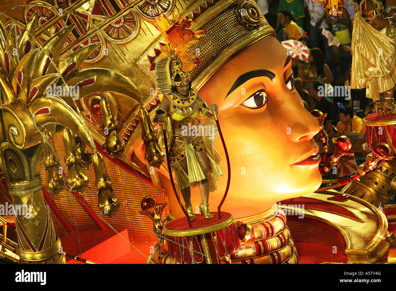 Floats and samba dancers in amazing costumes, in the Rio de Janeiro ...