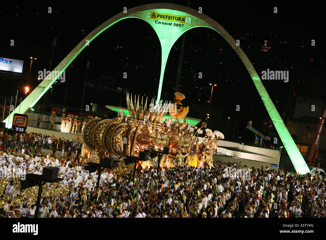 Floats and samba dancers in amazing costumes, in the Rio de Janeiro ...