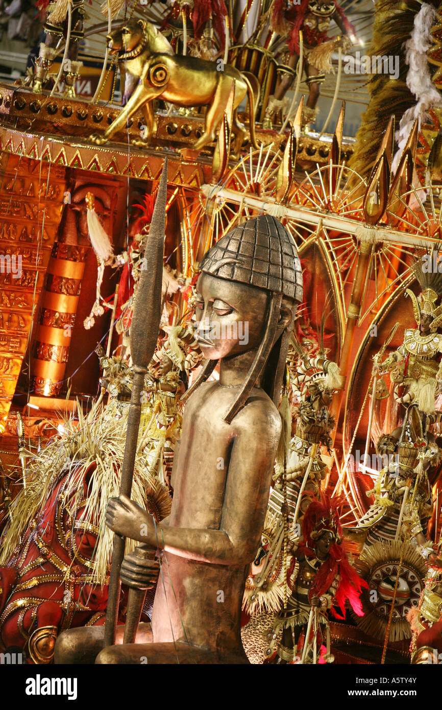 Floats and samba dancers in amazing costumes, in the Rio de Janeiro ...
