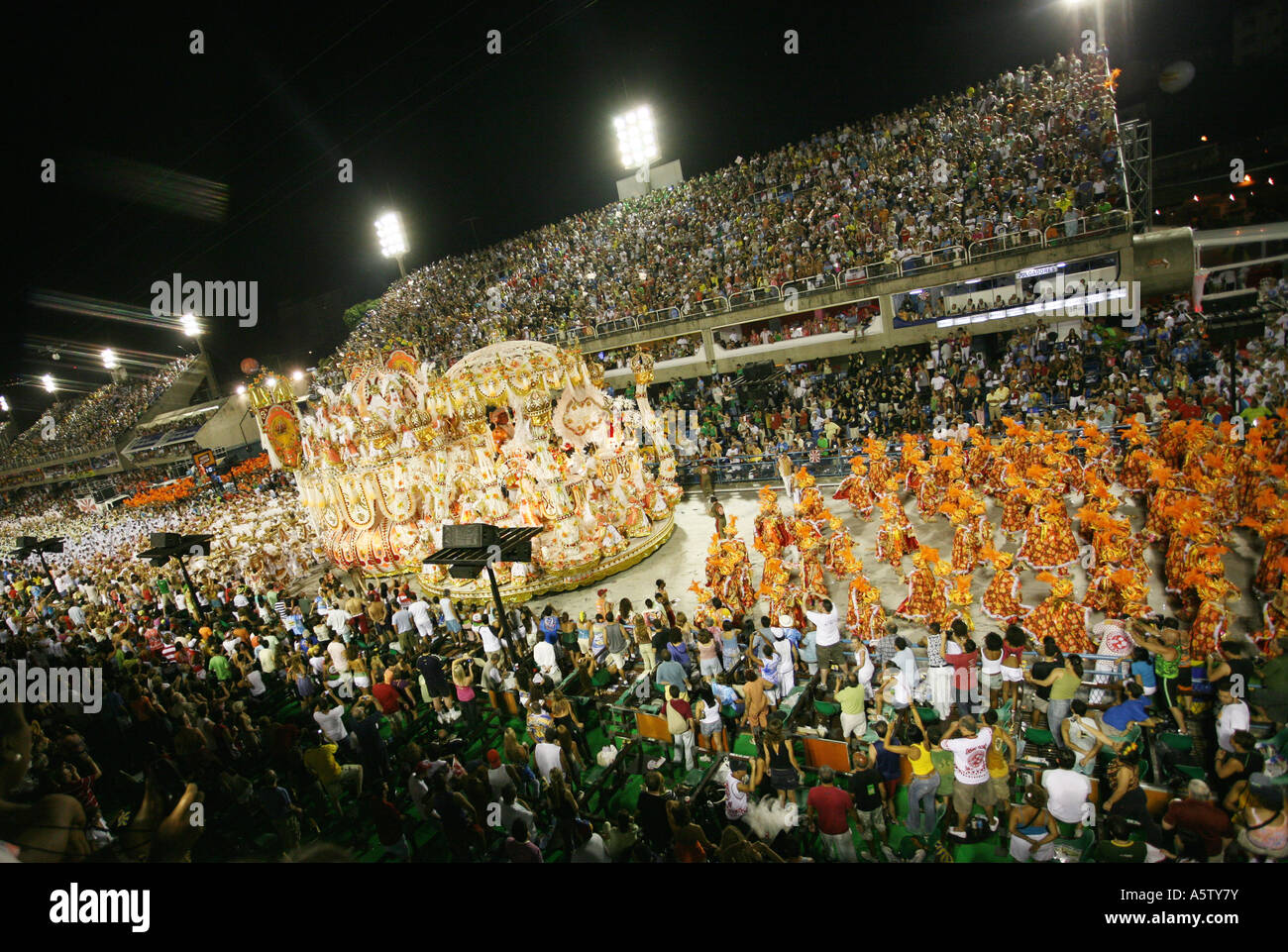 Floats and samba dancers in amazing costumes, in the Rio de Janeiro ...