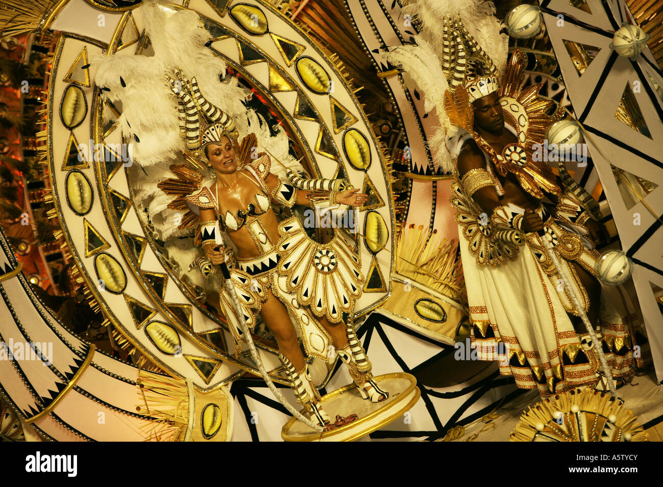 Floats and samba dancers in amazing costumes, in the Rio de Janeiro ...