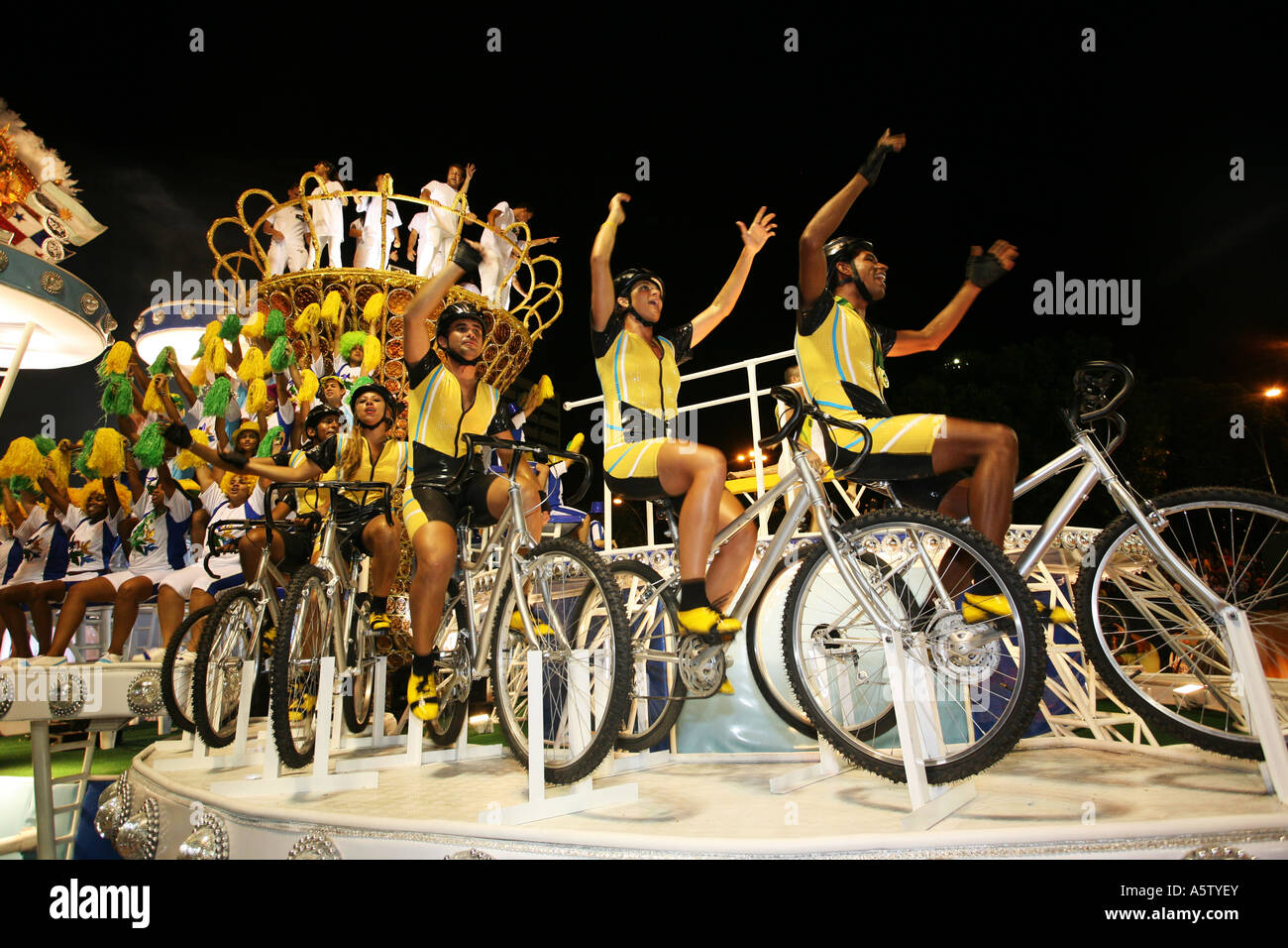 Rio samba dancer drum hi-res stock photography and images - Alamy