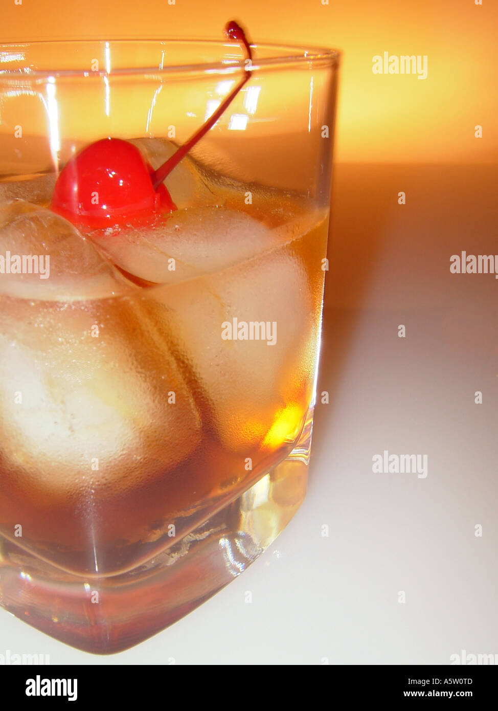 Manhattan cocktail on rocks hi-res stock photography and images - Alamy