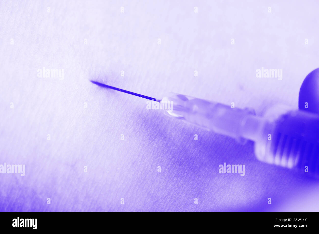 drug user injecting vein in arm Stock Photo - Alamy