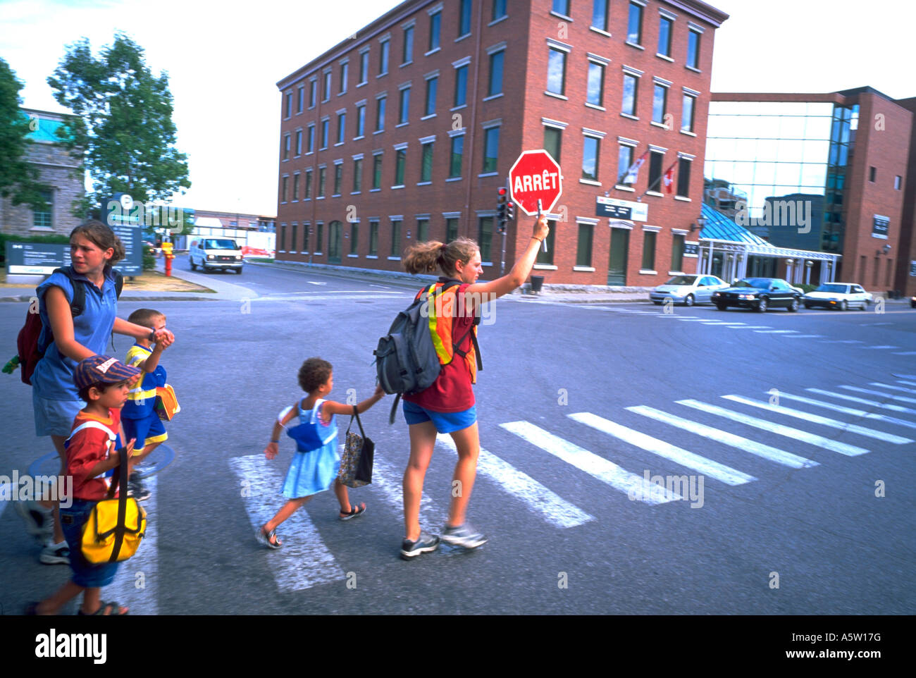 Crossing guard help kids hi-res stock photography and images - Alamy