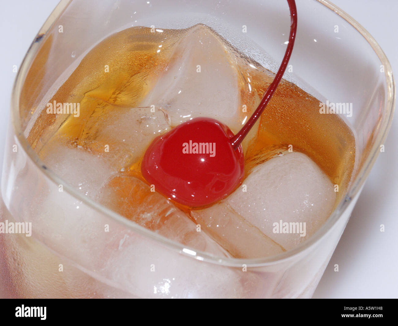 Manhattan cocktail on rocks hi-res stock photography and images - Alamy