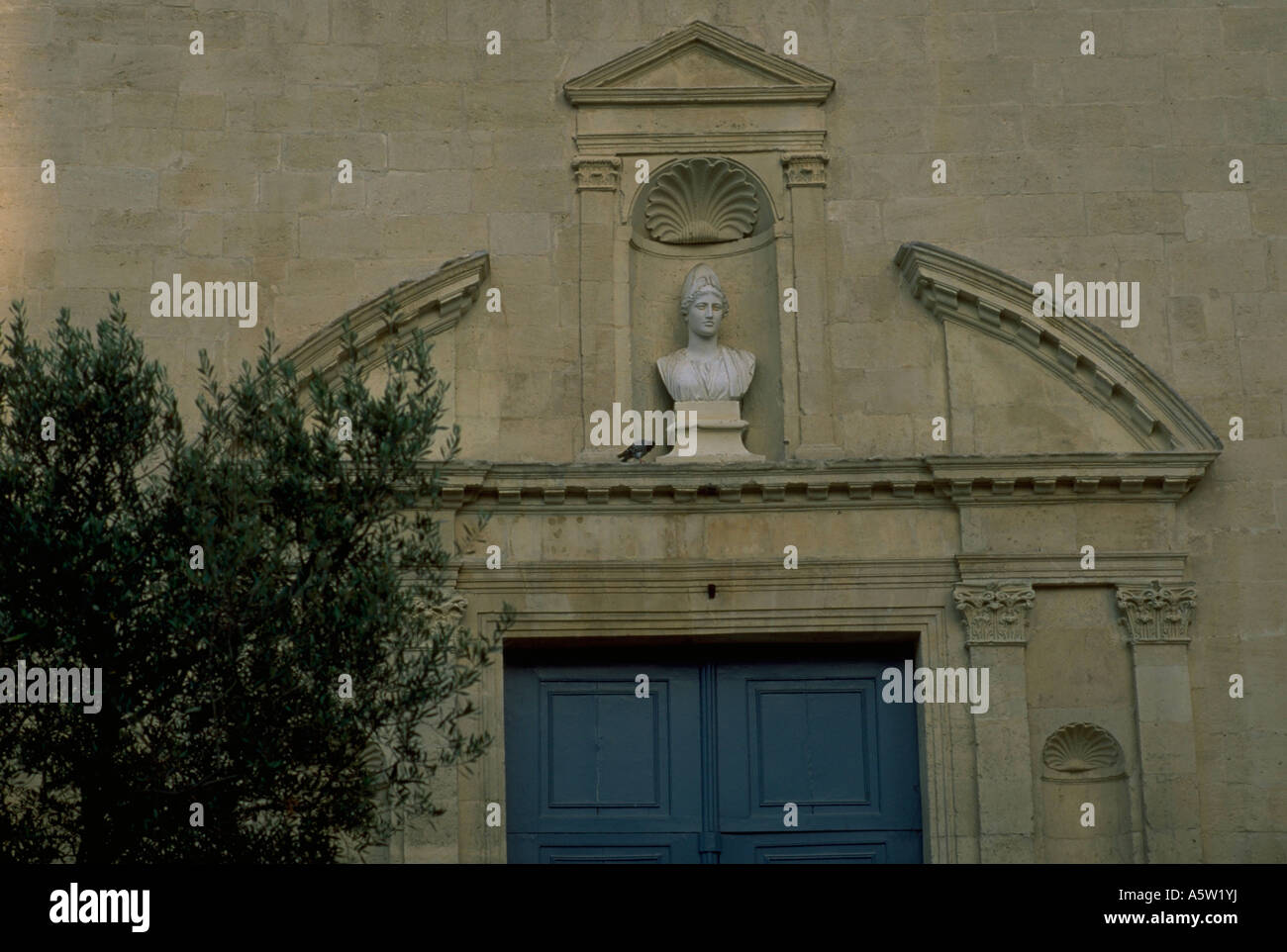 Classic pigeon hi-res stock photography and images - Alamy