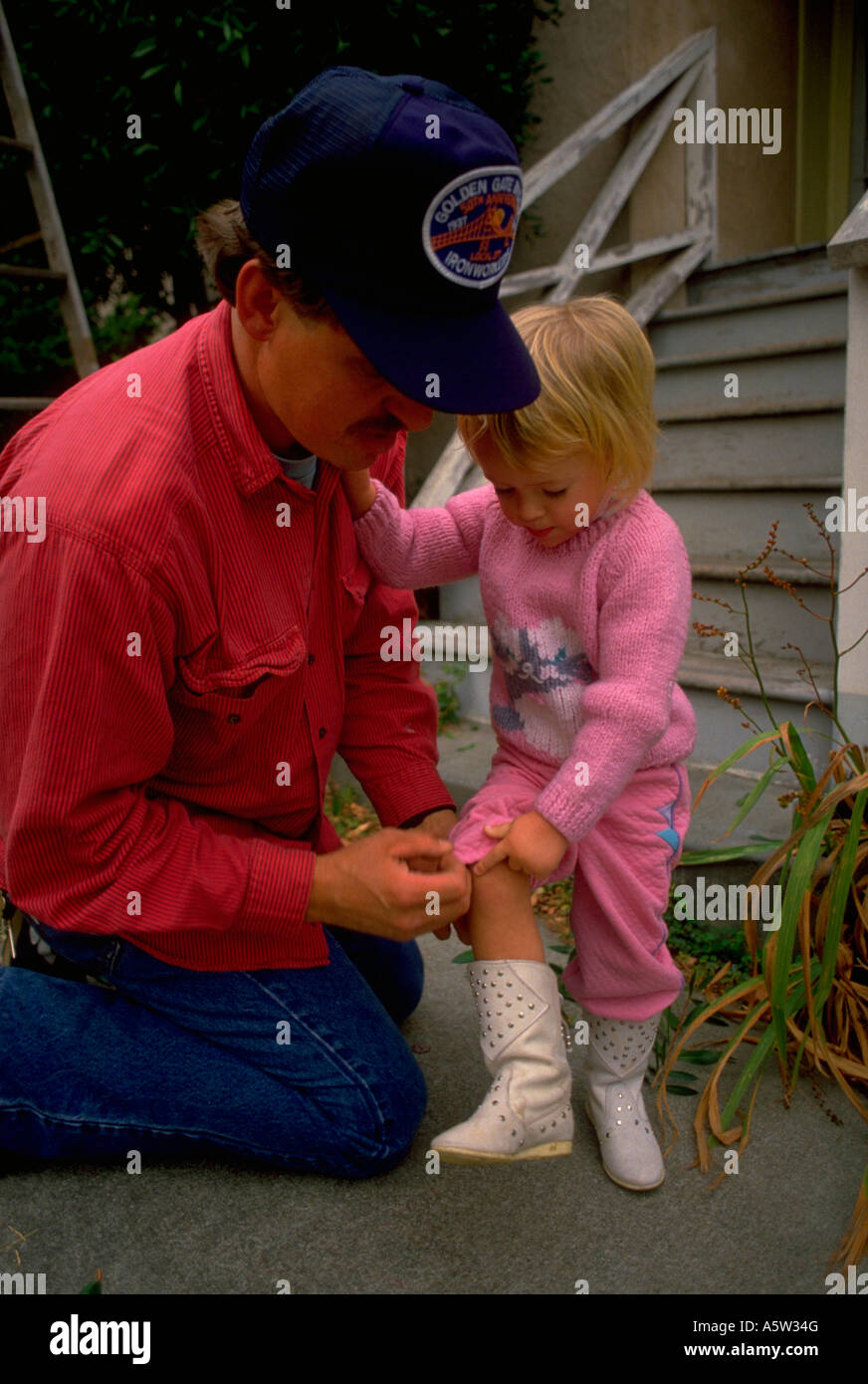 Child scrape hi-res stock photography and images - Alamy