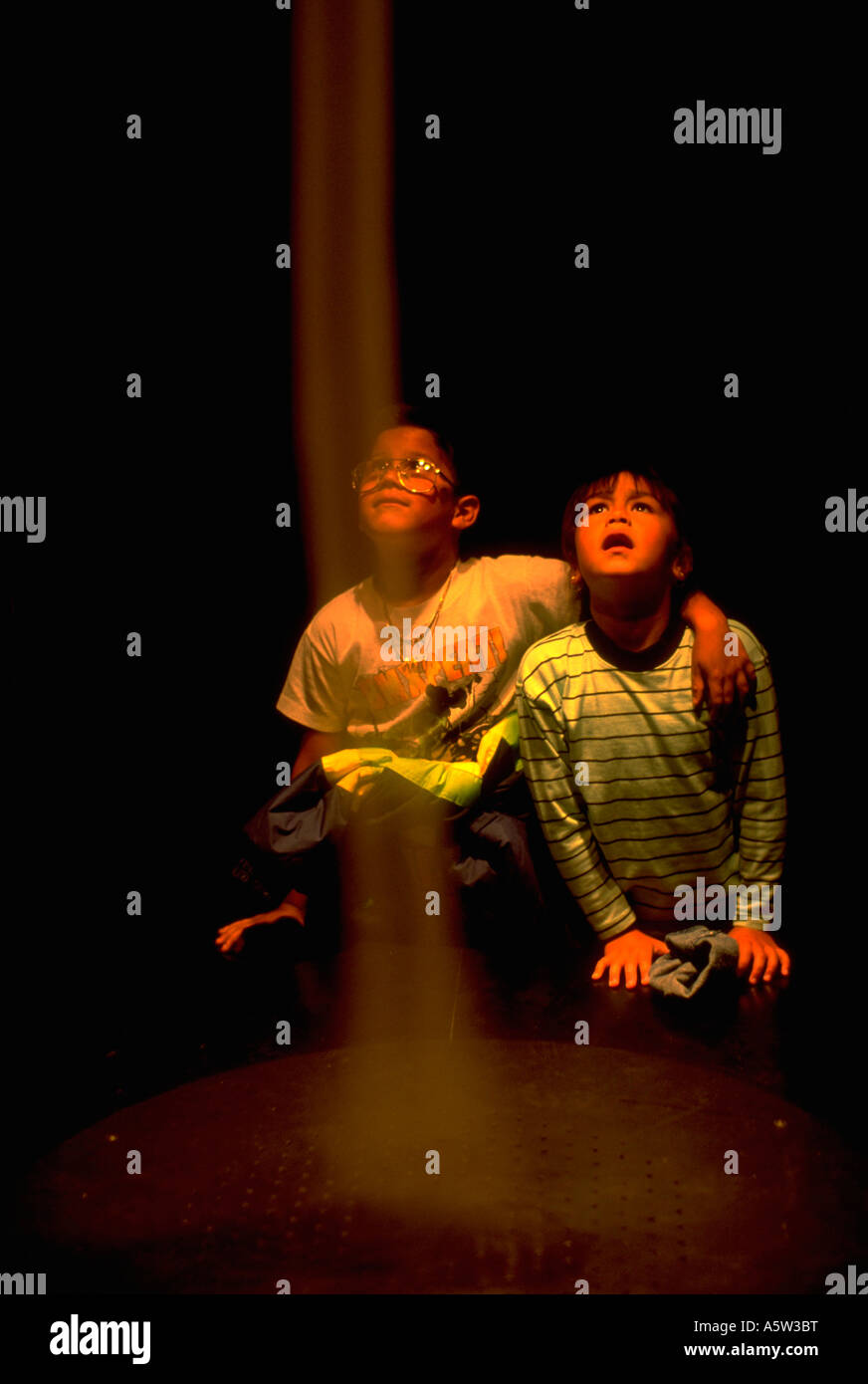 Exploratorium kids hi-res stock photography and images - Alamy