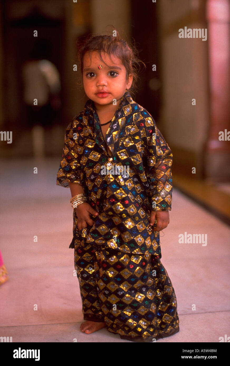 Fashion child girl dress hi-res stock photography and images - Alamy