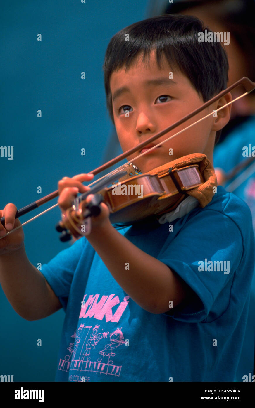 Asian male boy boys kids children playing hi-res stock photography and ...