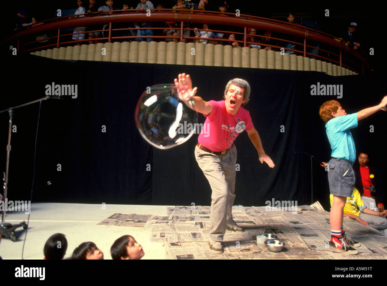 Exploratorium kids hi-res stock photography and images - Alamy