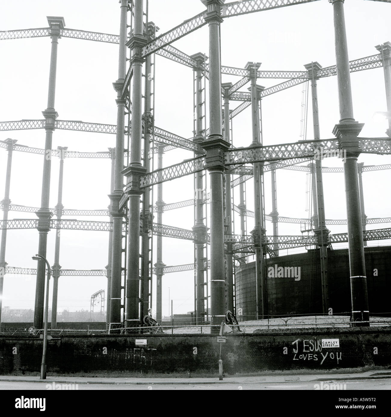 Kings cross gasometer london hi-res stock photography and images - Alamy