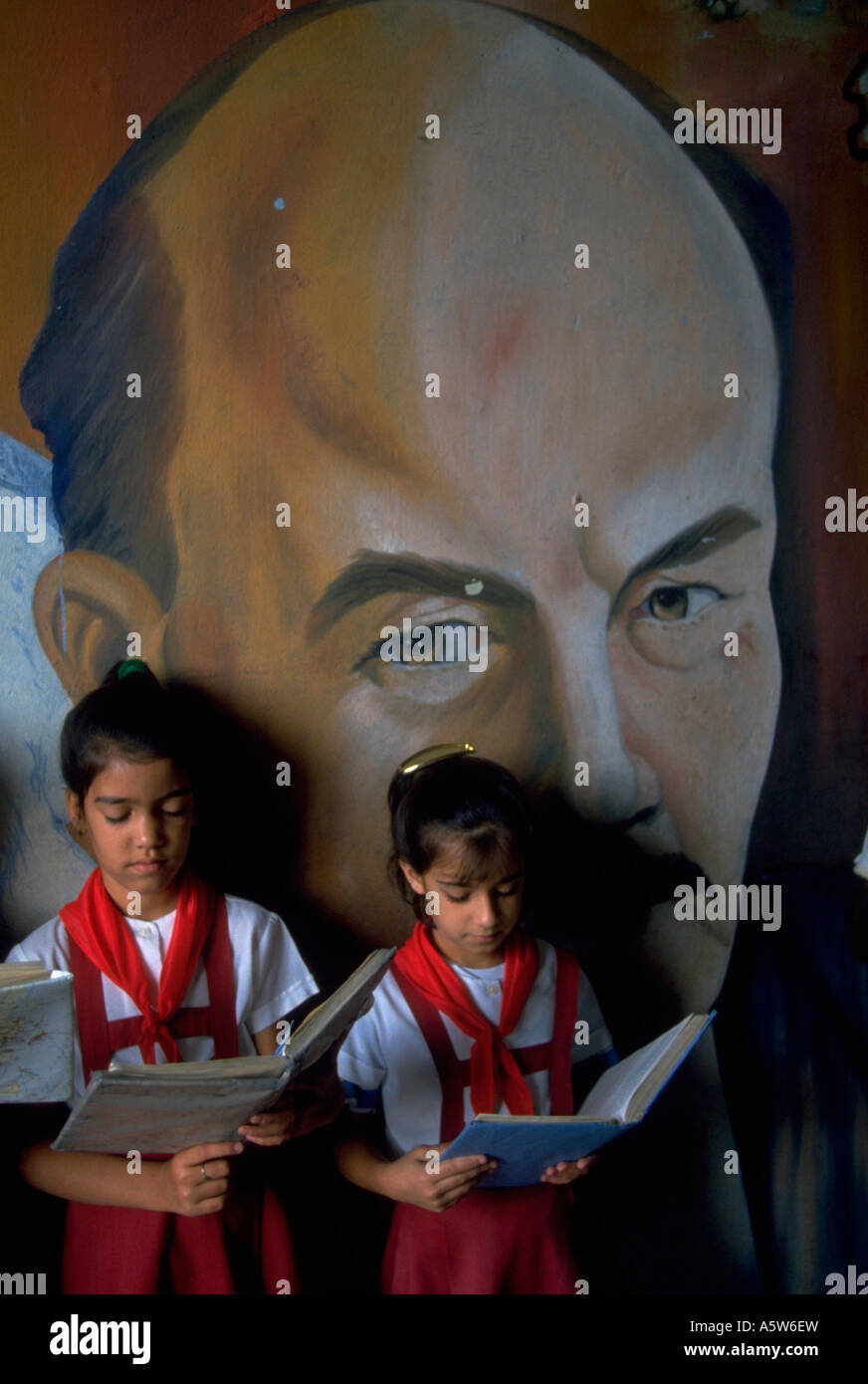 Children lenin hi-res stock photography and images - Alamy