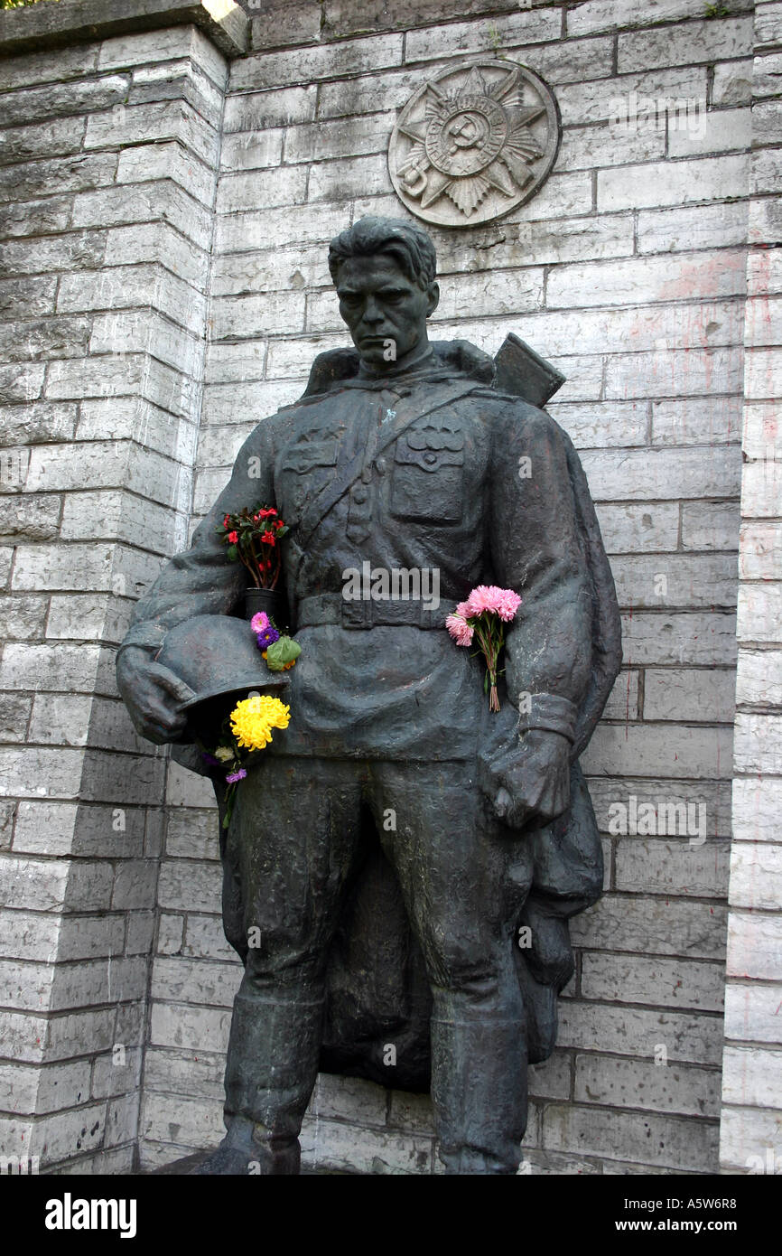 Soviet war memorial tallinn hi-res stock photography and images - Alamy