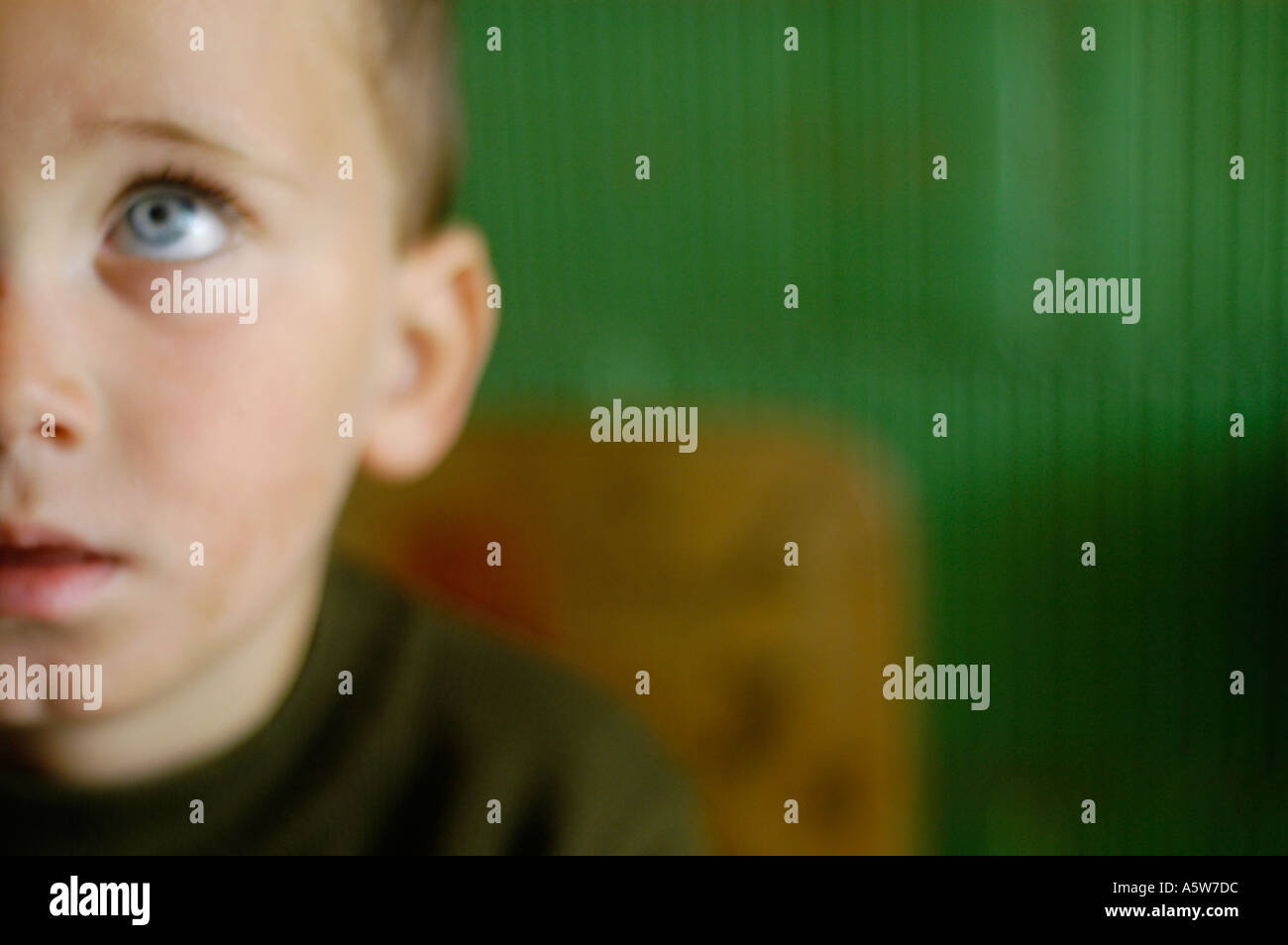 Child portrait looking up Stock Photo - Alamy