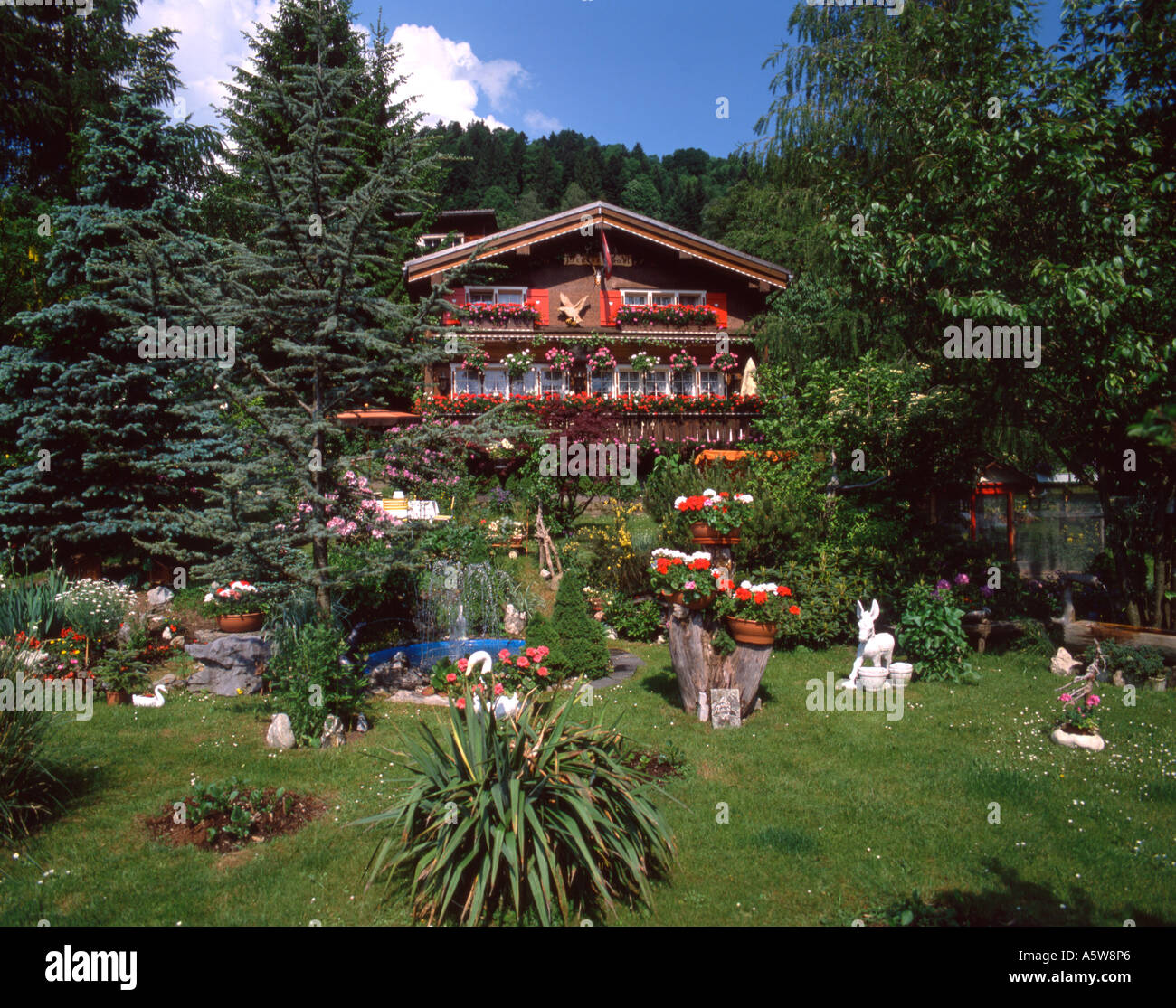 Traditional swiss house hi-res stock photography and images - Alamy