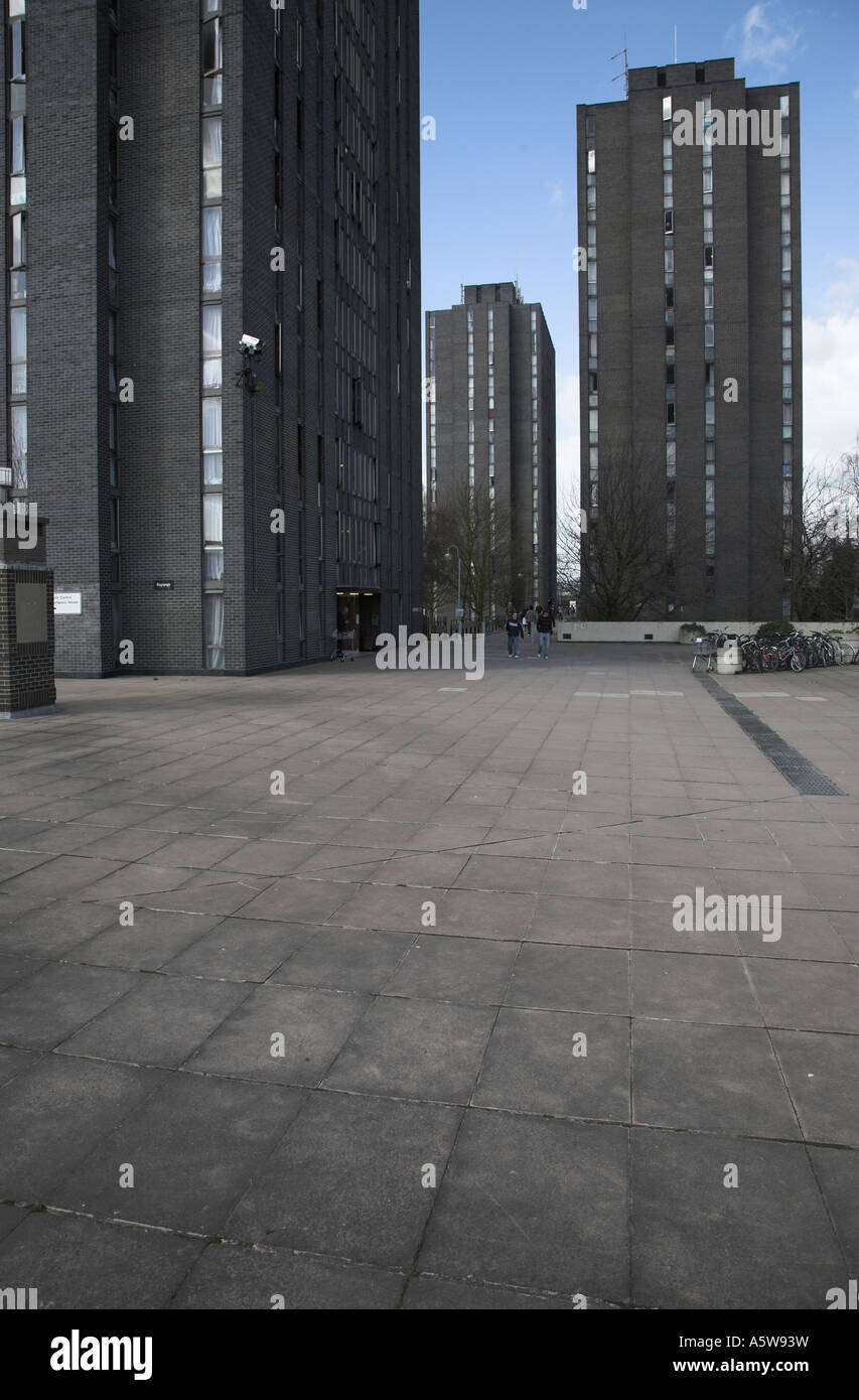 Tower blocks 1960s hi-res stock photography and images - Alamy