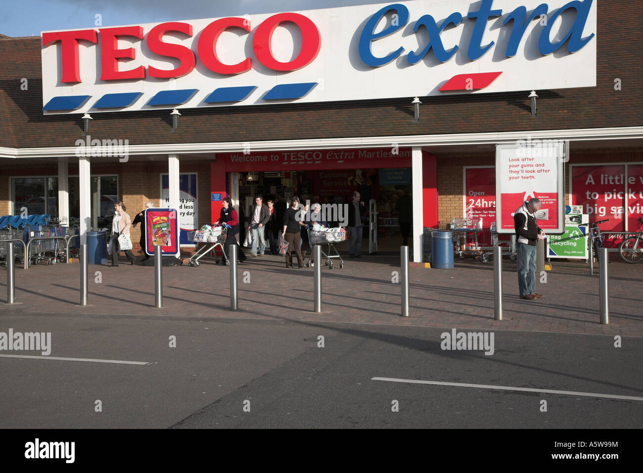 Tesco extra superstore shop and car park martlesham hi-res stock ...