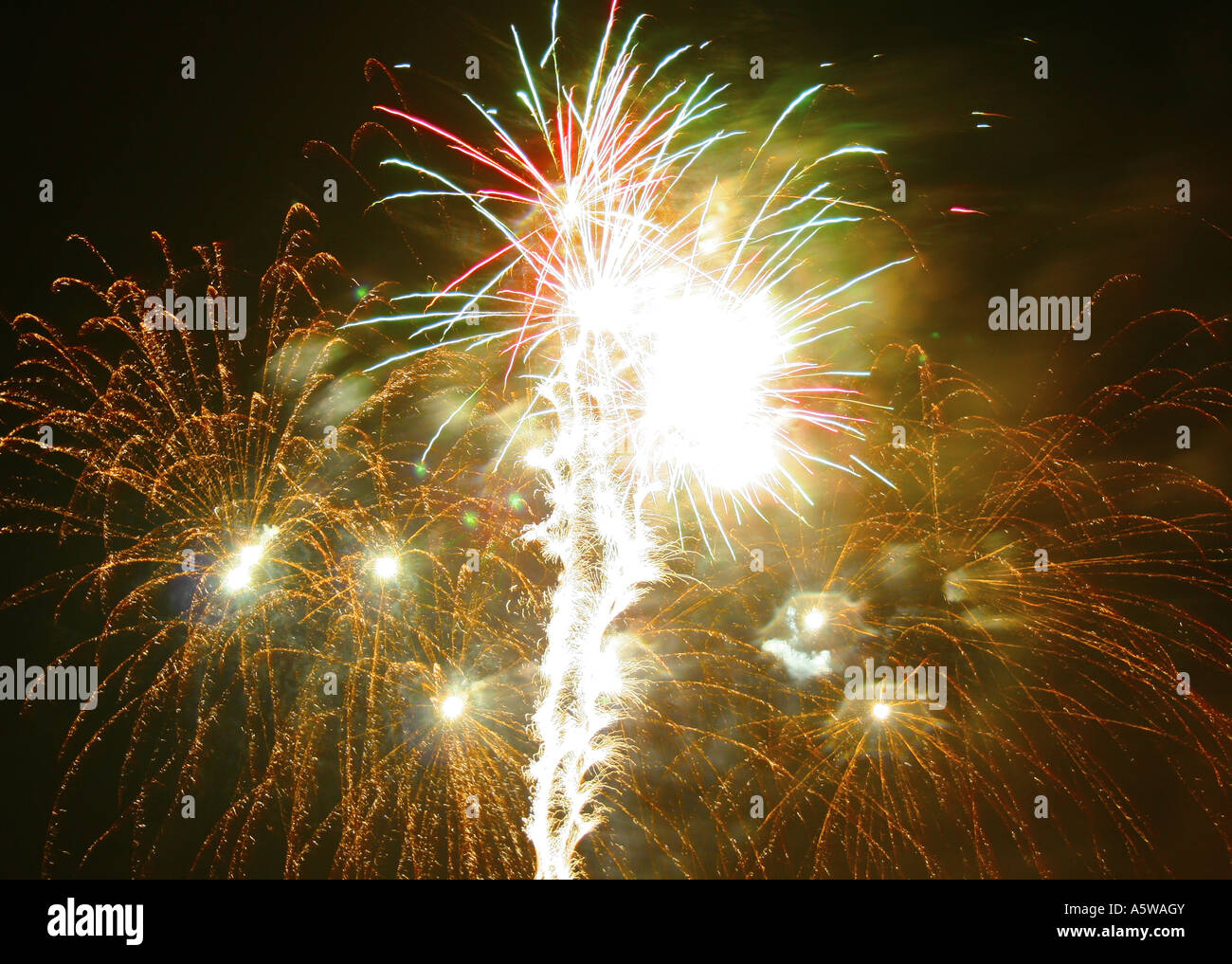 Flashing fireworks hi-res stock photography and images - Alamy