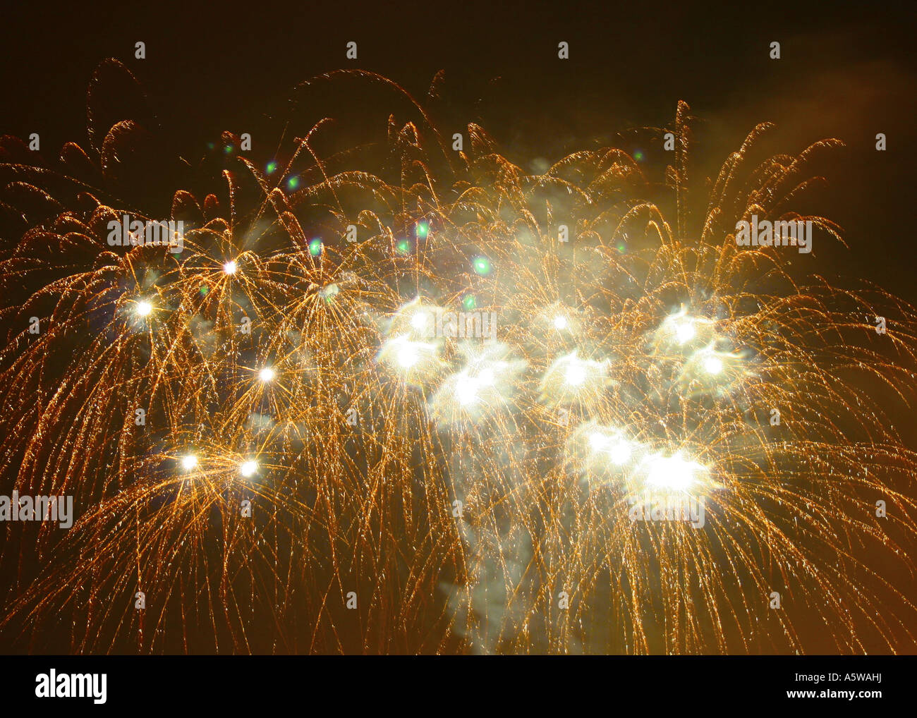 Flashing fireworks hi-res stock photography and images - Alamy