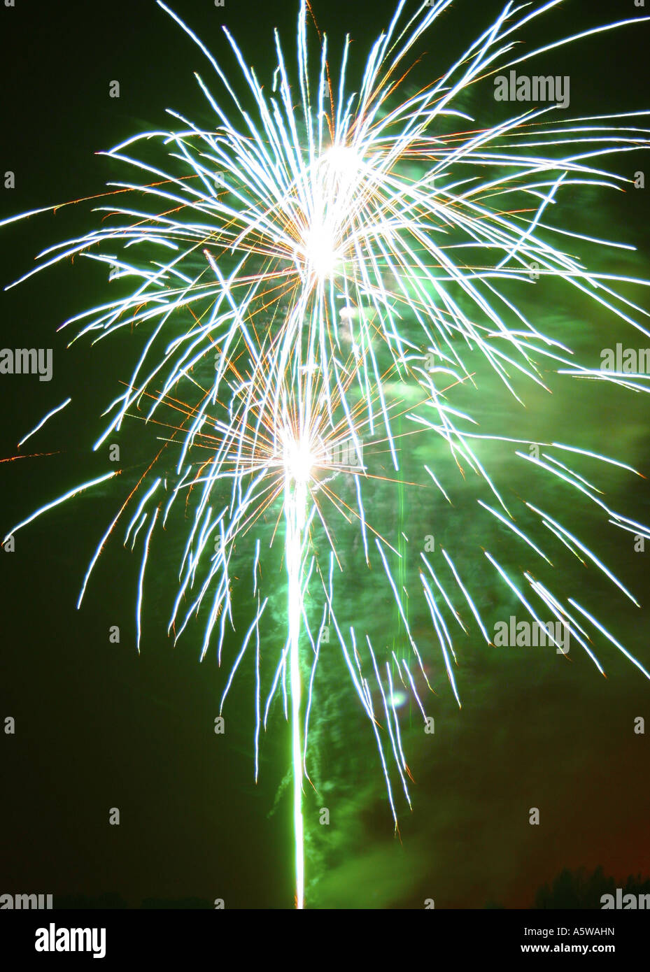 Fizz bang fireworks hi-res stock photography and images - Alamy