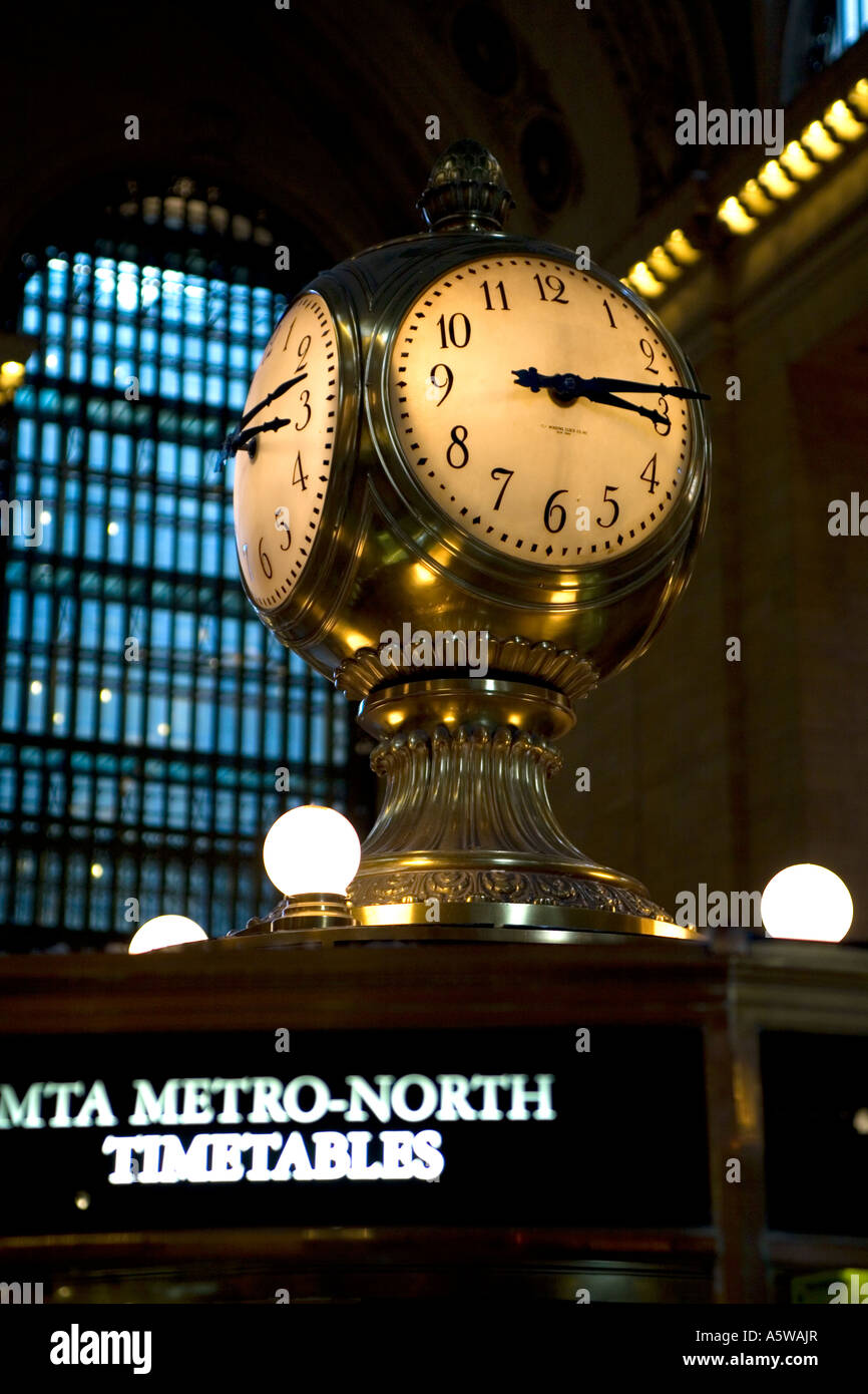 The central information clock in Grand Central Station in New York City ...