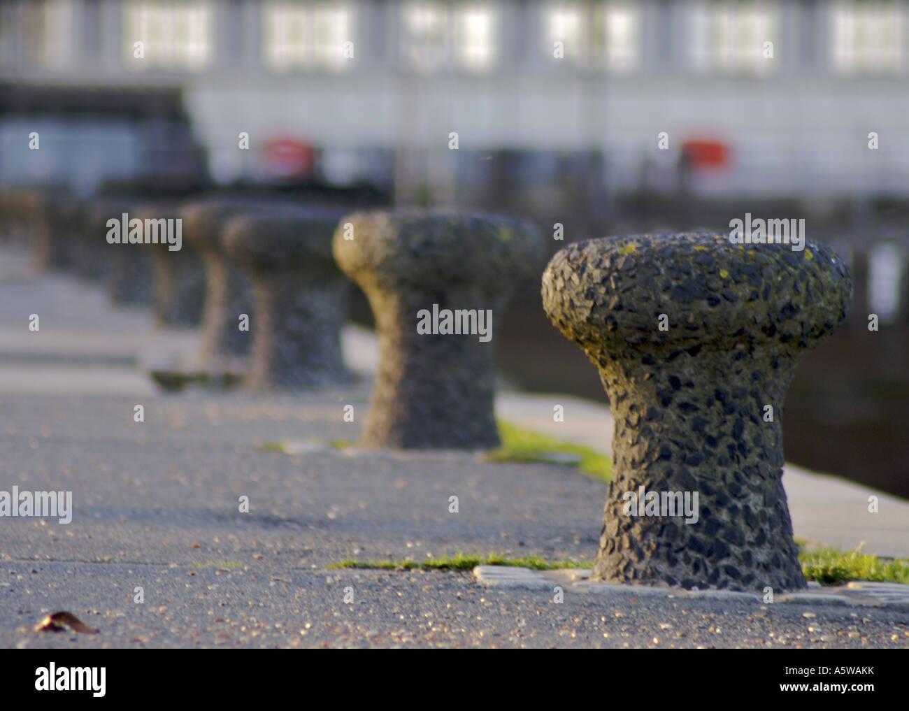Quayside bollards hi-res stock photography and images - Alamy