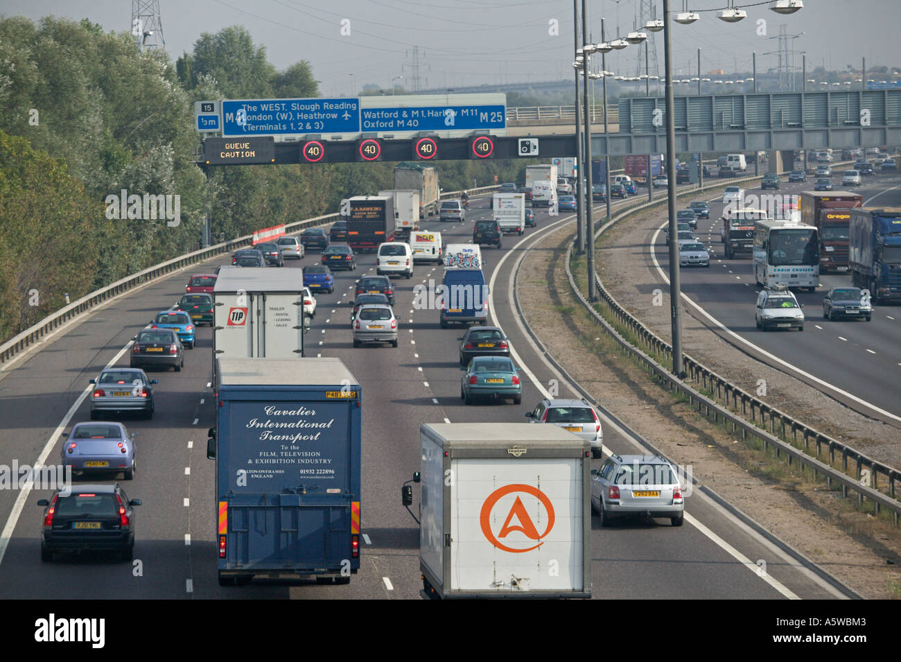 Heavily congested traffic in variable speed restricted lanes on M25 ...