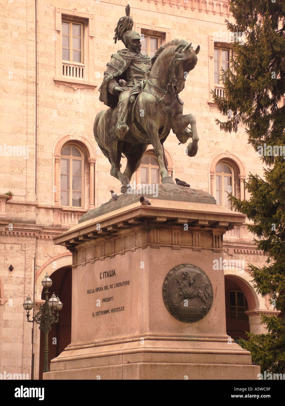 Perugia equestrian statue hi-res stock photography and images - Alamy