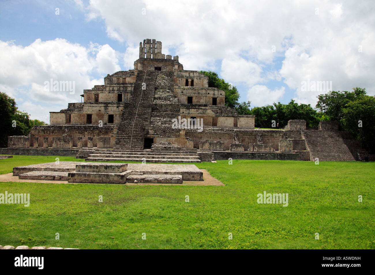 Edzna / Pyramid Stock Photo - Alamy