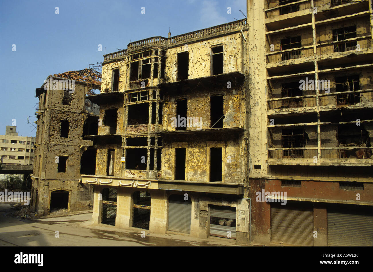 Lebanon damaged building war hi-res stock photography and images - Alamy