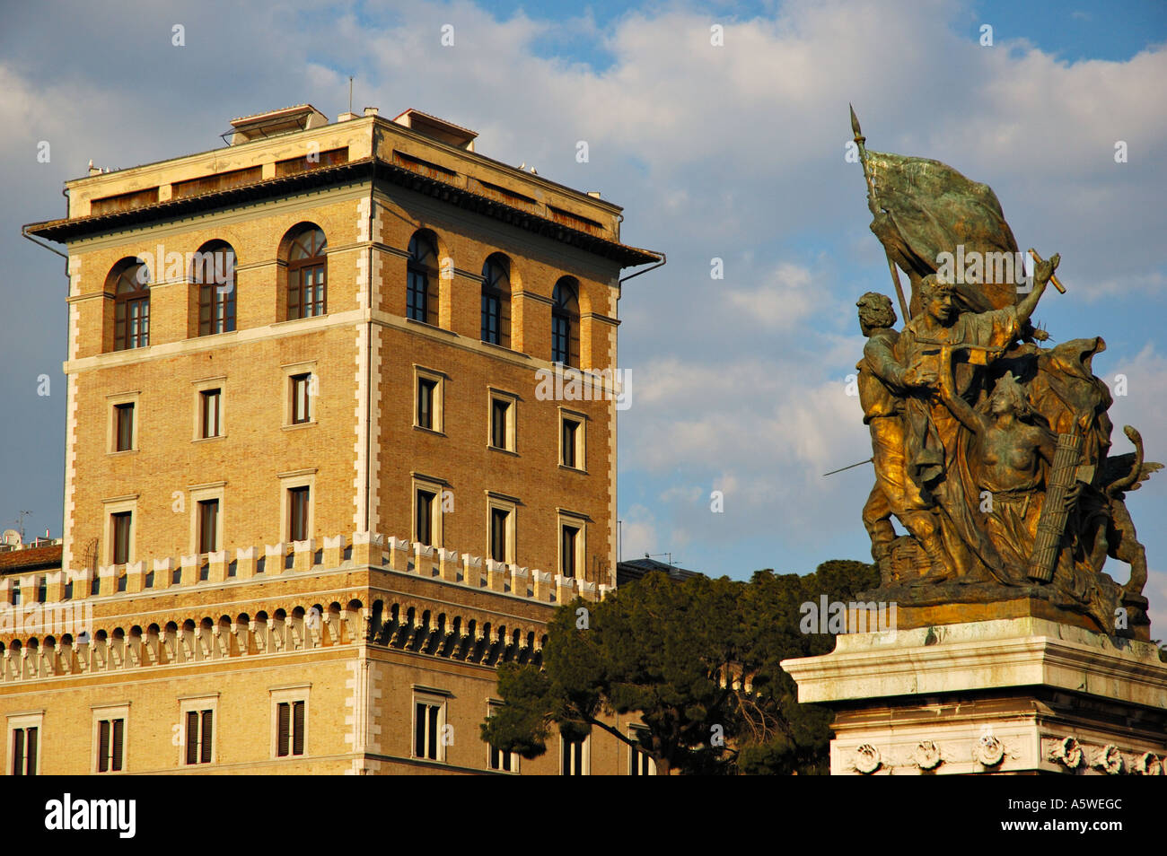 Palazzo venezia rome hi-res stock photography and images - Alamy