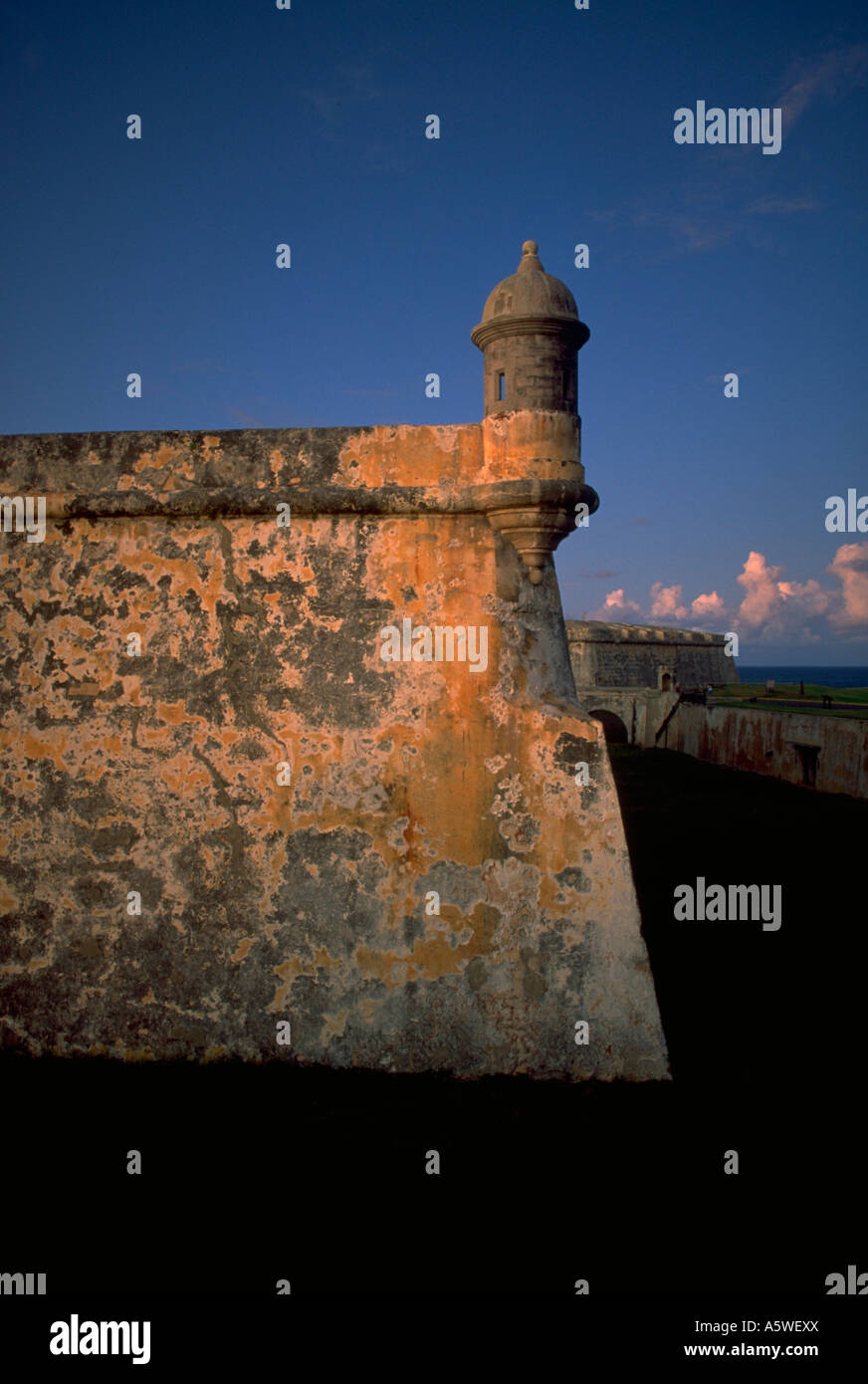 Wall art castle hi-res stock photography and images - Alamy