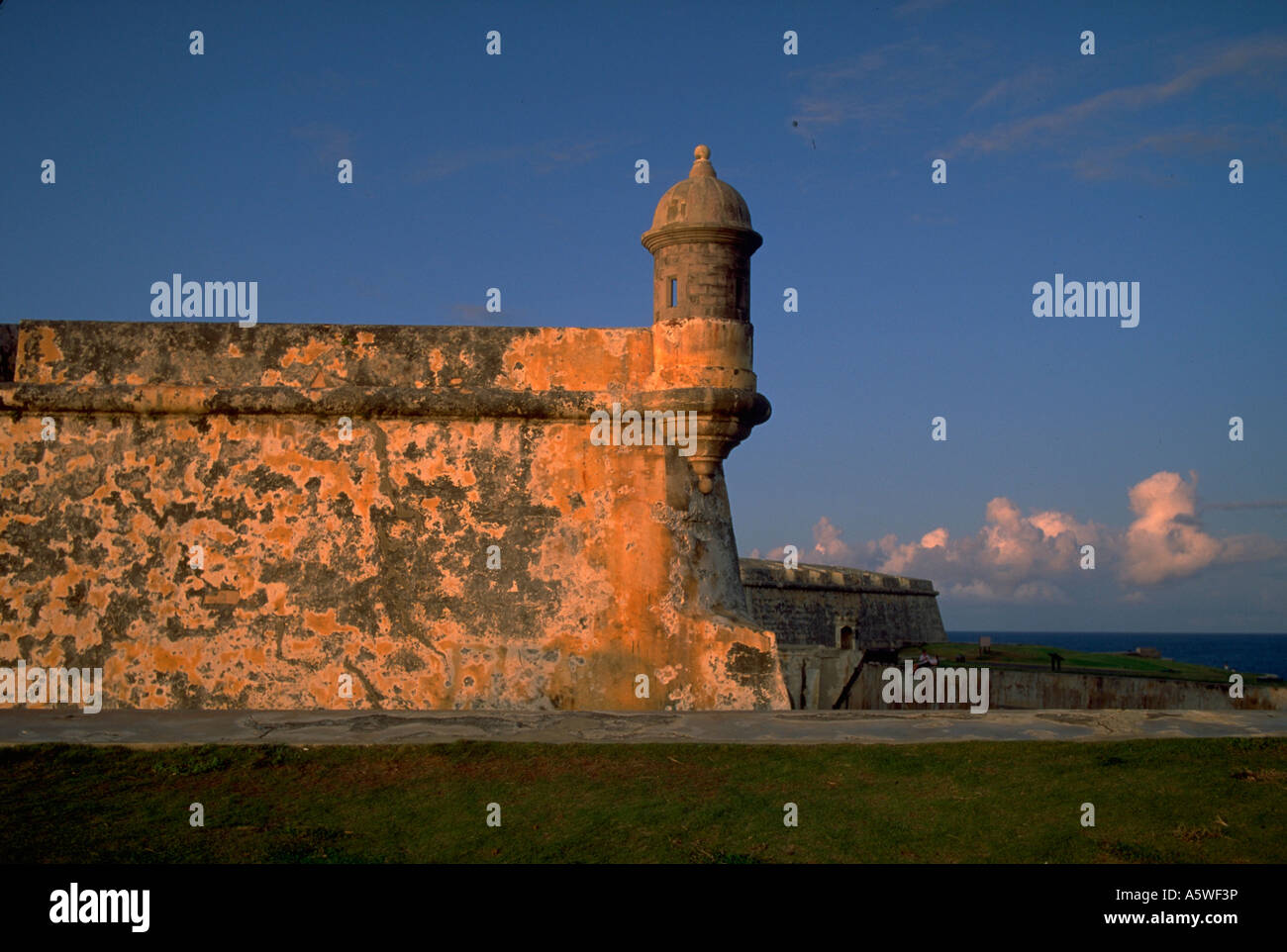 Morro parapet puerto hi-res stock photography and images - Alamy