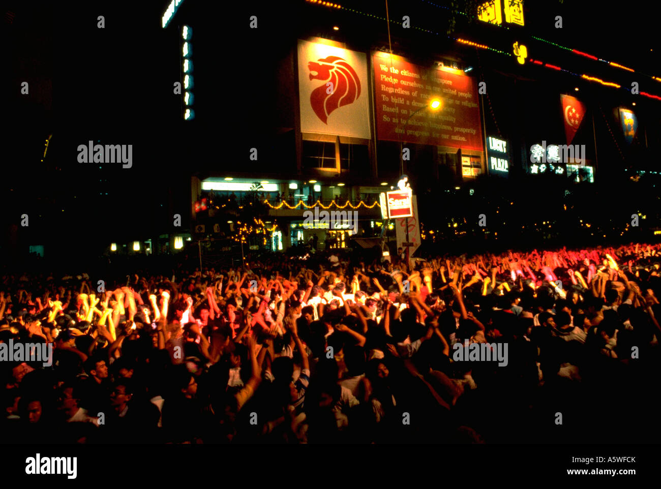 Crowd jubilation hi-res stock photography and images - Alamy