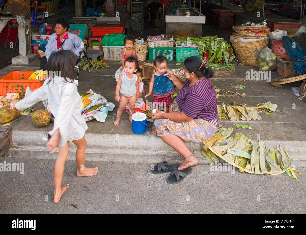Poor thai children hi-res stock photography and images - Alamy
