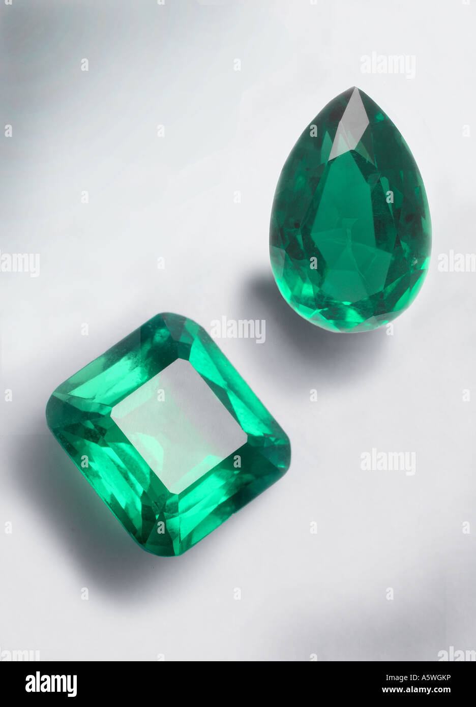 Emeralds hi-res stock photography and images - Alamy