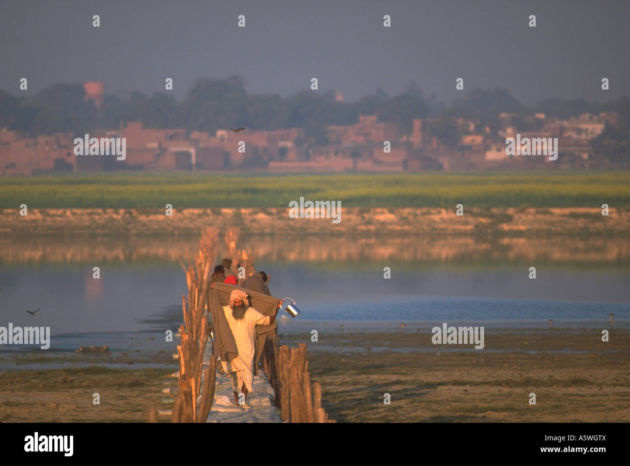 Primitive men hi-res stock photography and images - Alamy