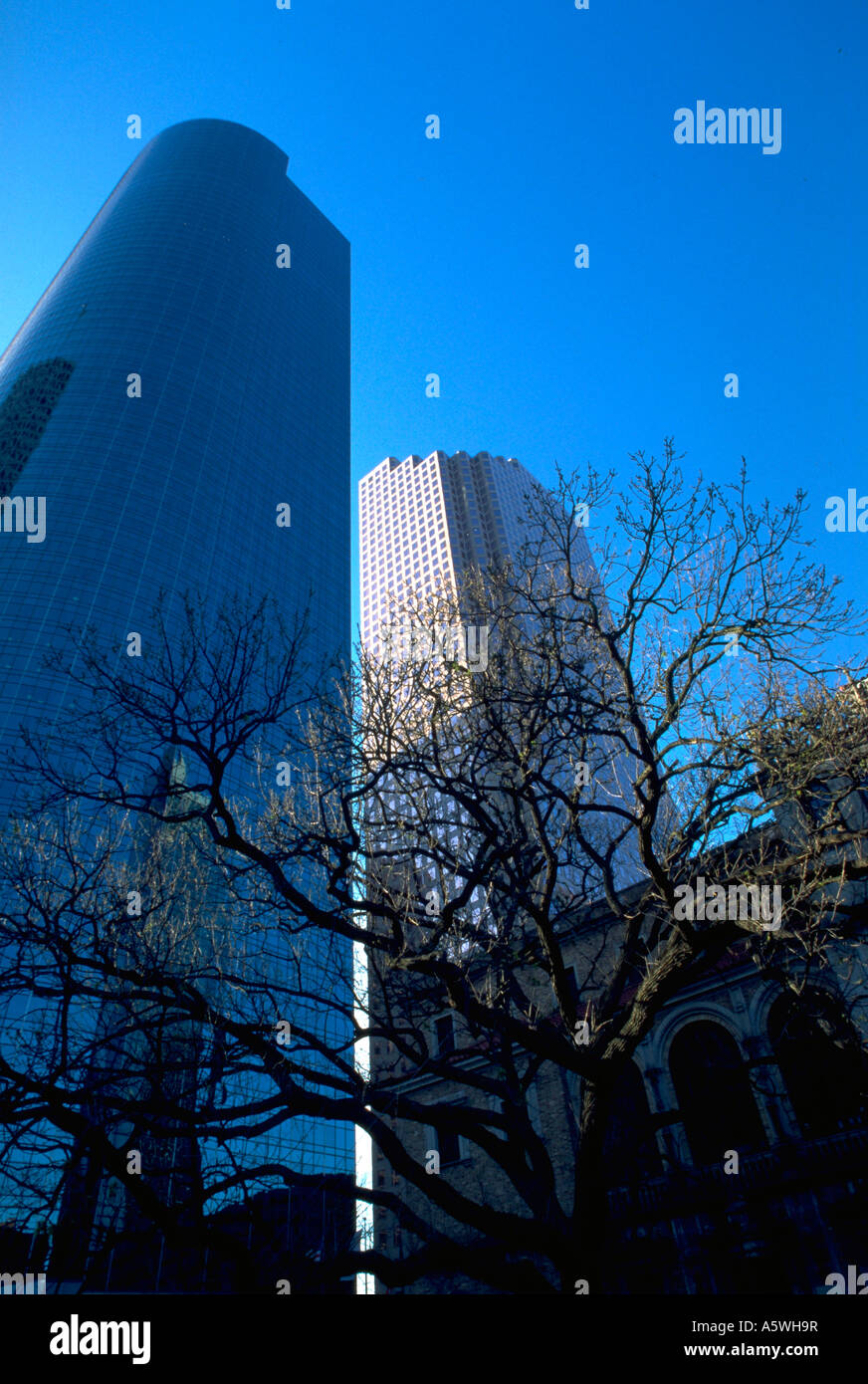 Clearance height hi-res stock photography and images - Alamy