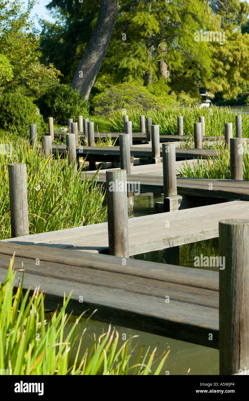 Japanese garden footbridge Stock Photo - Alamy