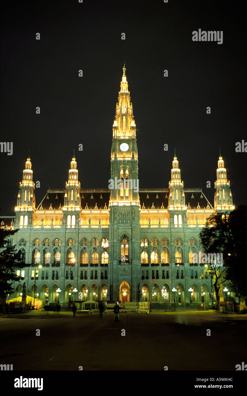 Town hall vienna rathaus hi-res stock photography and images - Alamy