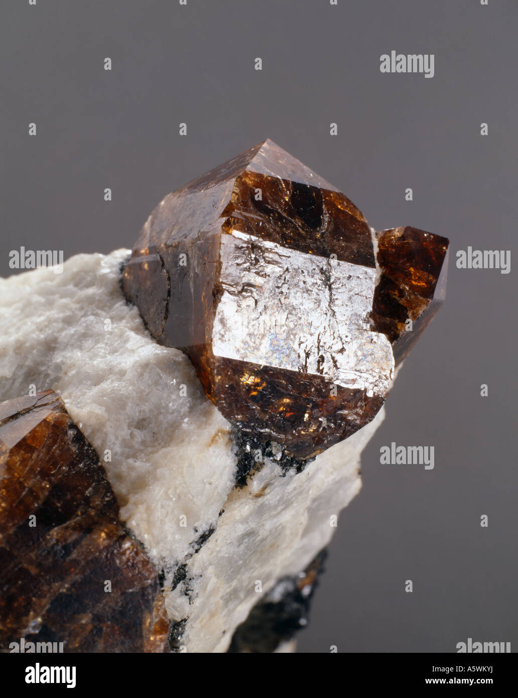 Zirconium silicate hi-res stock photography and images - Alamy