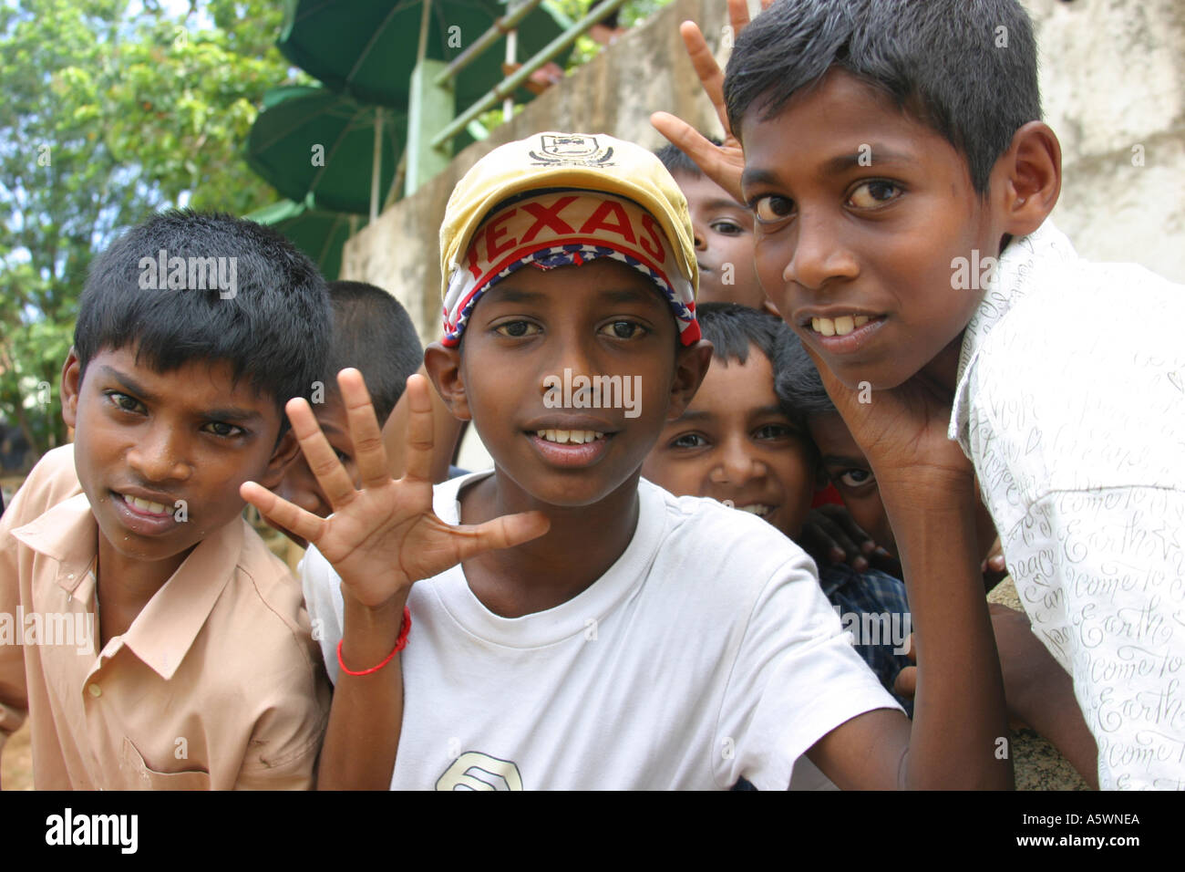 Happy sri lankan boys hi-res stock photography and images - Alamy