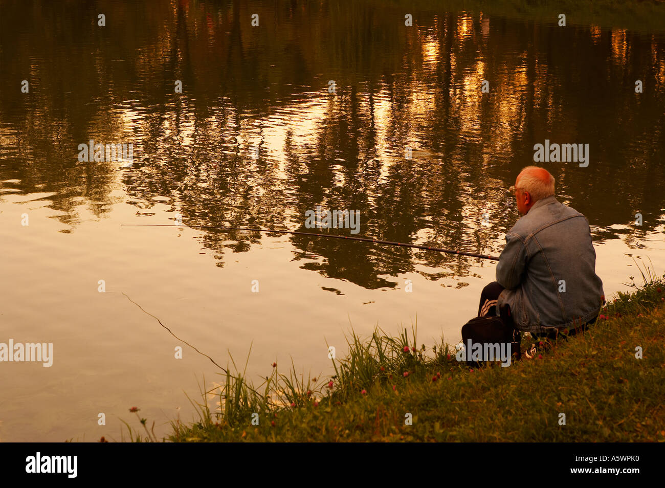 Man fishing at pond in russia hi-res stock photography and images - Alamy