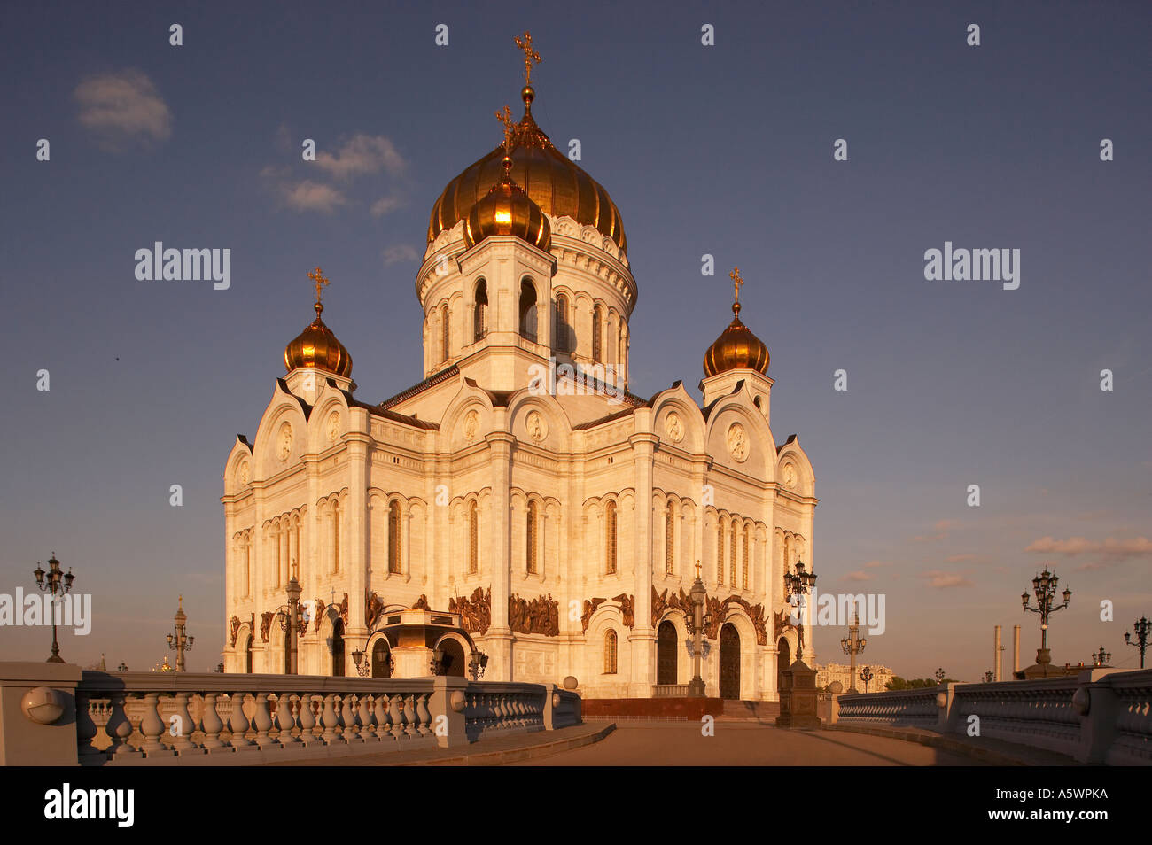 CATHEDRAL OF CHRIST THE SAVIOUR AT TWILIGHT MOSCOW RUSSIA Stock Photo ...