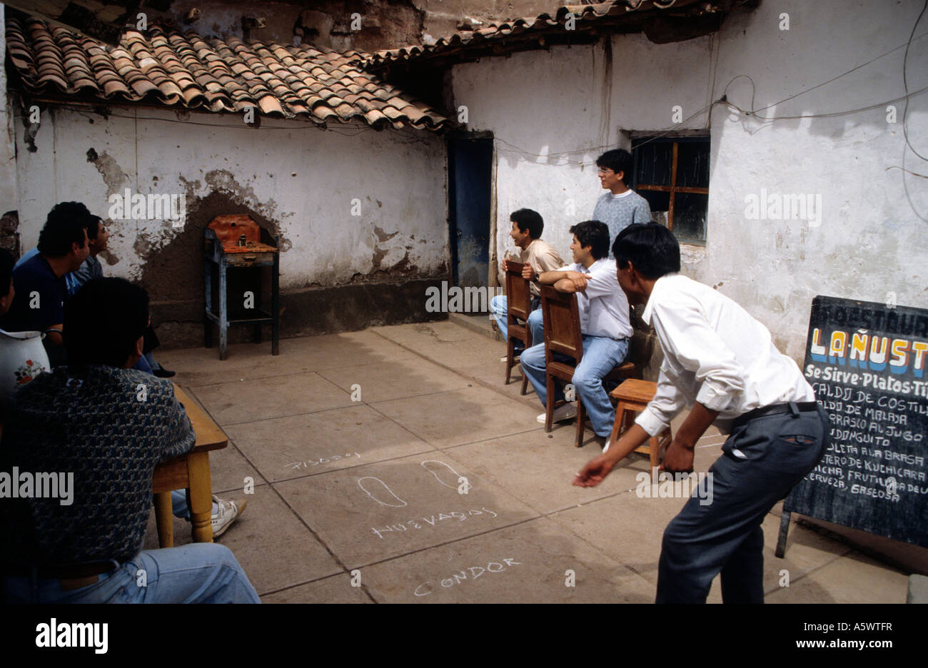 Peru frog game hi-res stock photography and images - Alamy